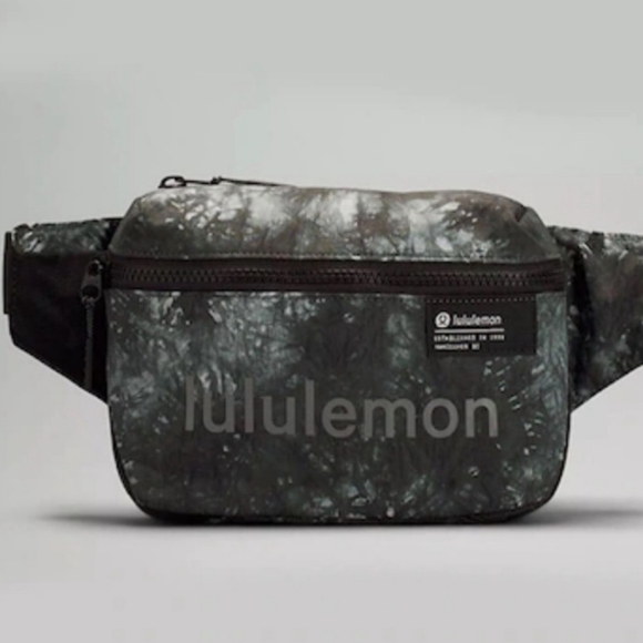 Lululemon Clean Lines Belt Bag